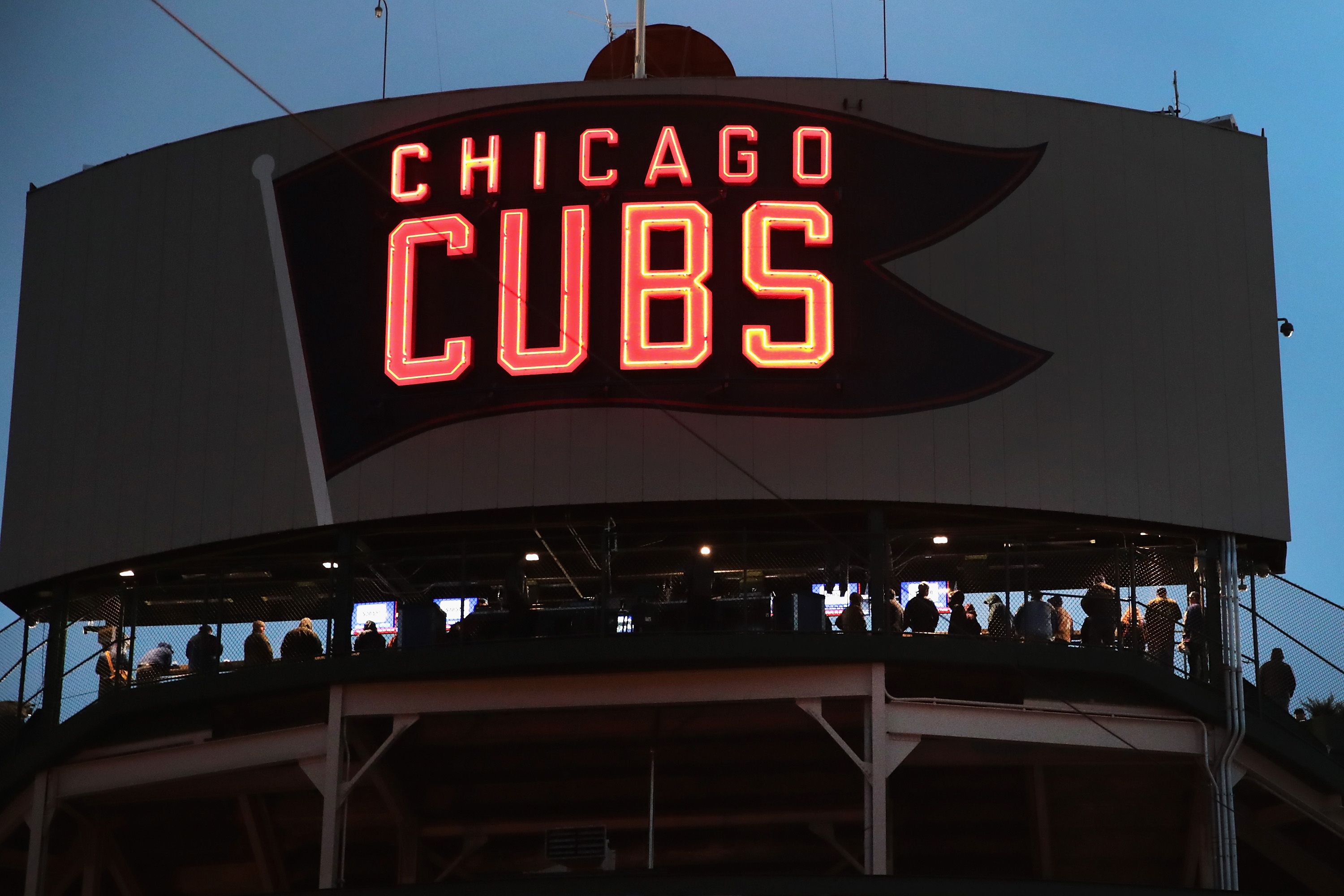 Chicago Cubs Fans Are Doing Insane "Trust Falls" At The Championship Parade