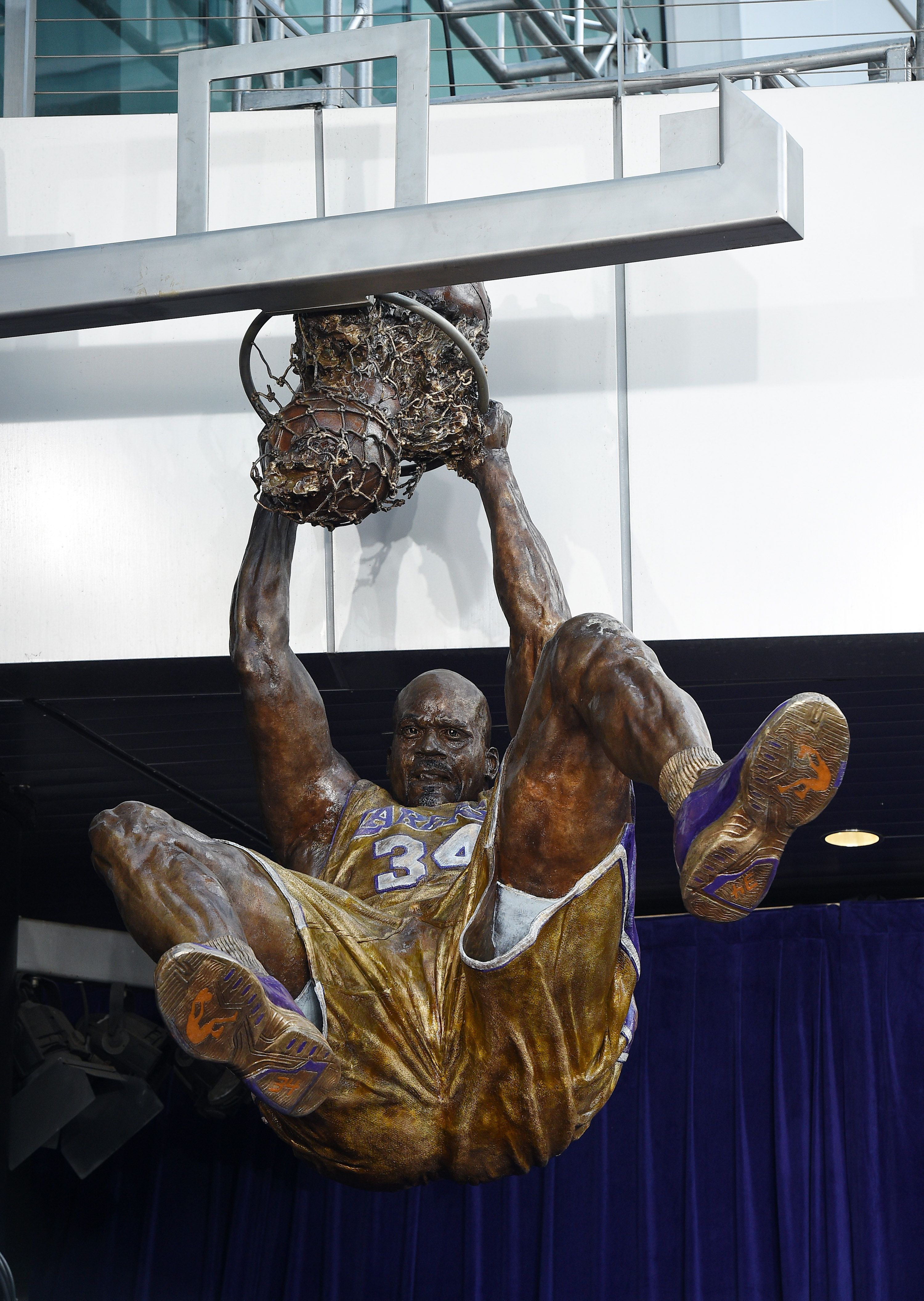 Shaq Statue At Staples Center Will Reportedly Hang 10 Feet Above The Ground