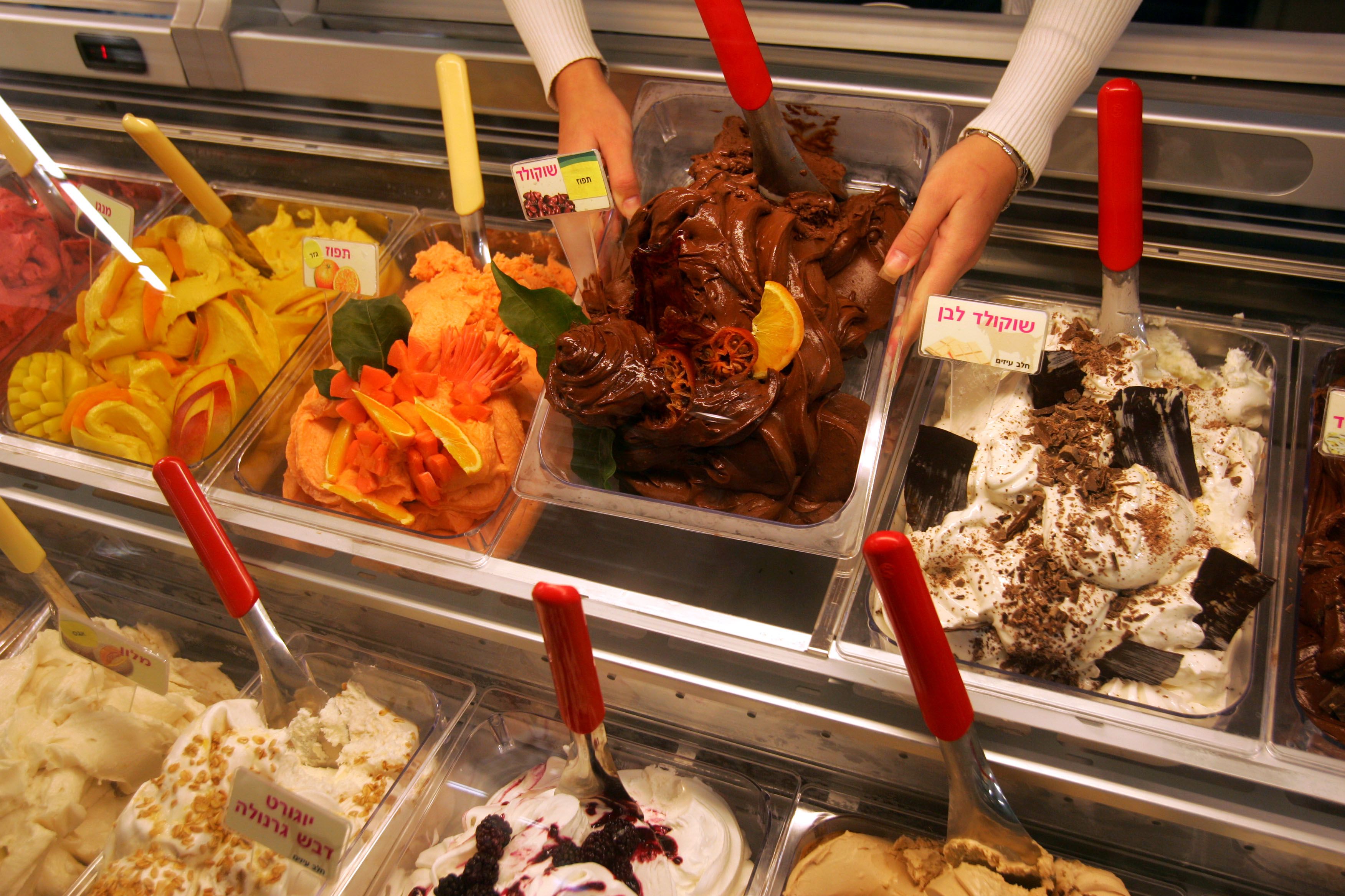 Florida Woman Allegedly Peed & Spit In Store's Ice Cream, Facing Felony ...