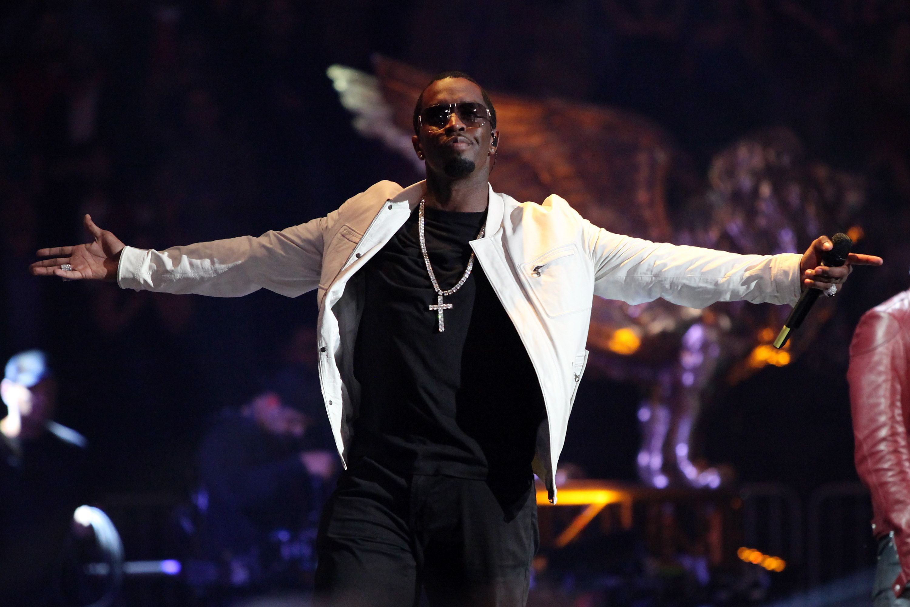 Diddy Terrified By Pennywise, Screams & Dances In Sheer Horror